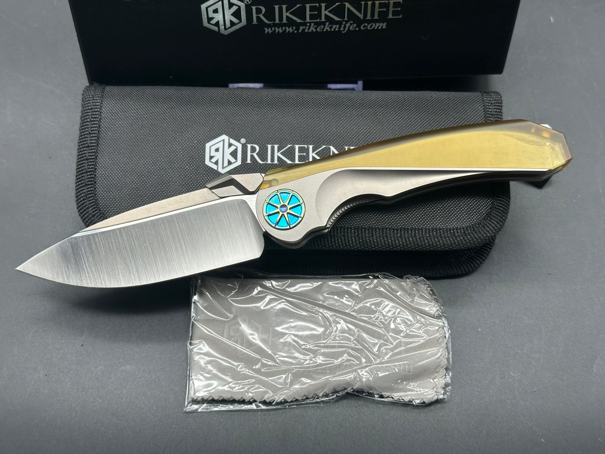 Rike Knife - Tissot V1/Grey Interlocking Integral Overshell Ti Frame