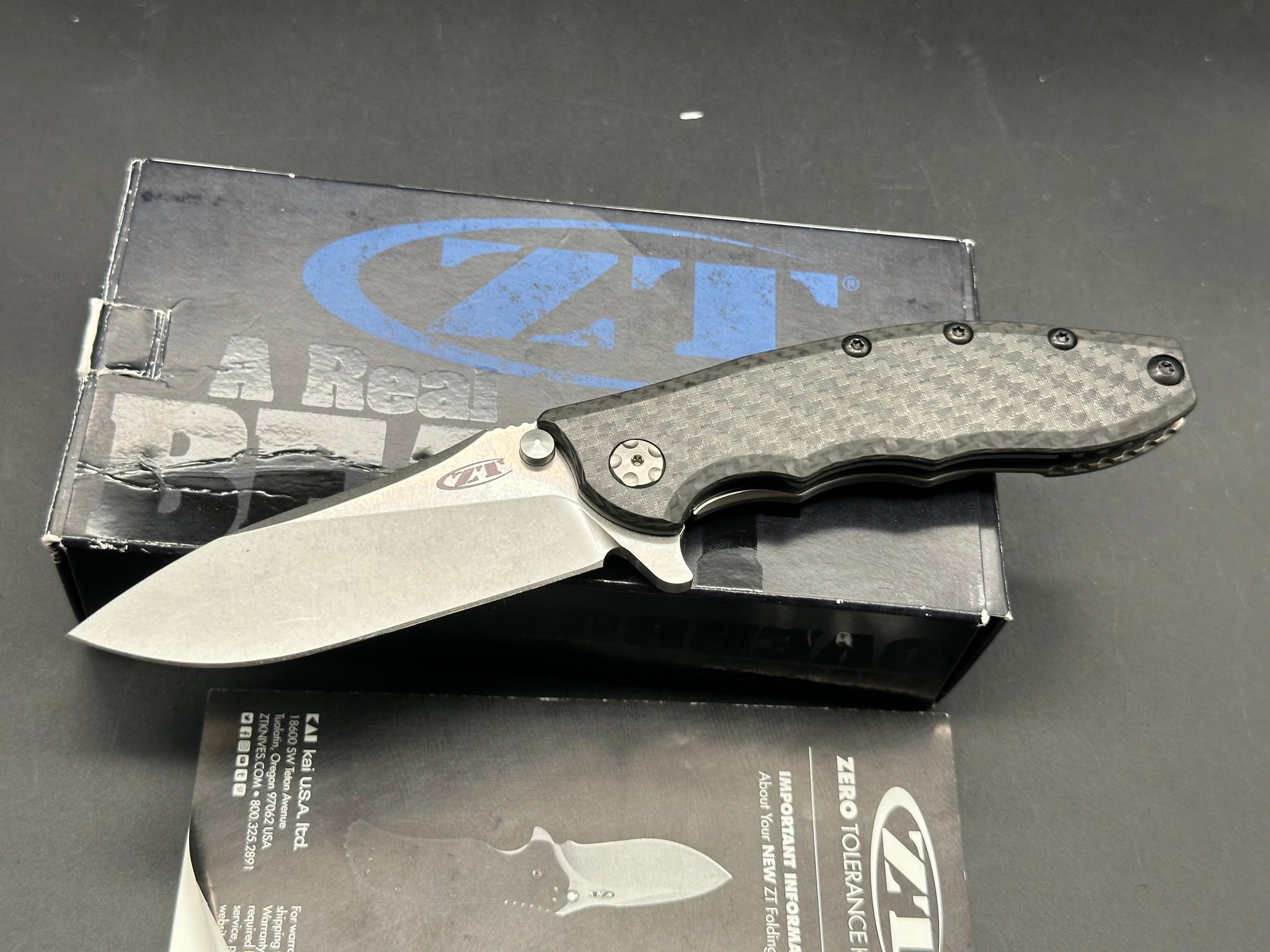 Zero Tolerance 0562CF S35VN blade stonewash, carbon fiber handle