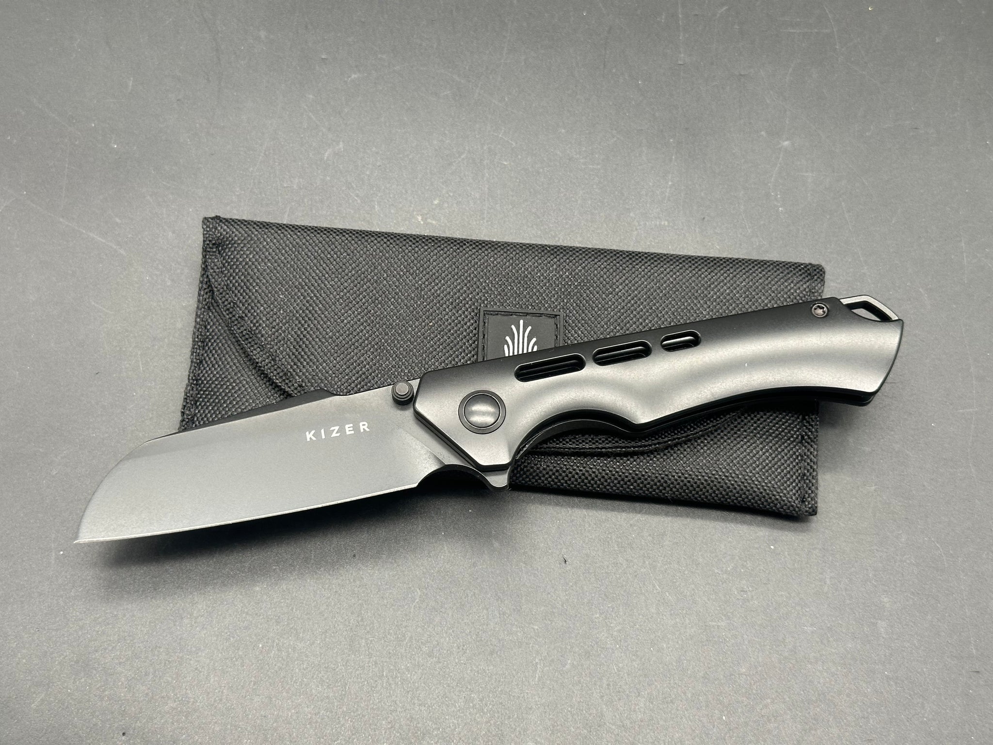 KIZER CREST FOLDING KNIFE BLACK TITANIUM HANDLE S35VN PLAIN BLACK BLAD