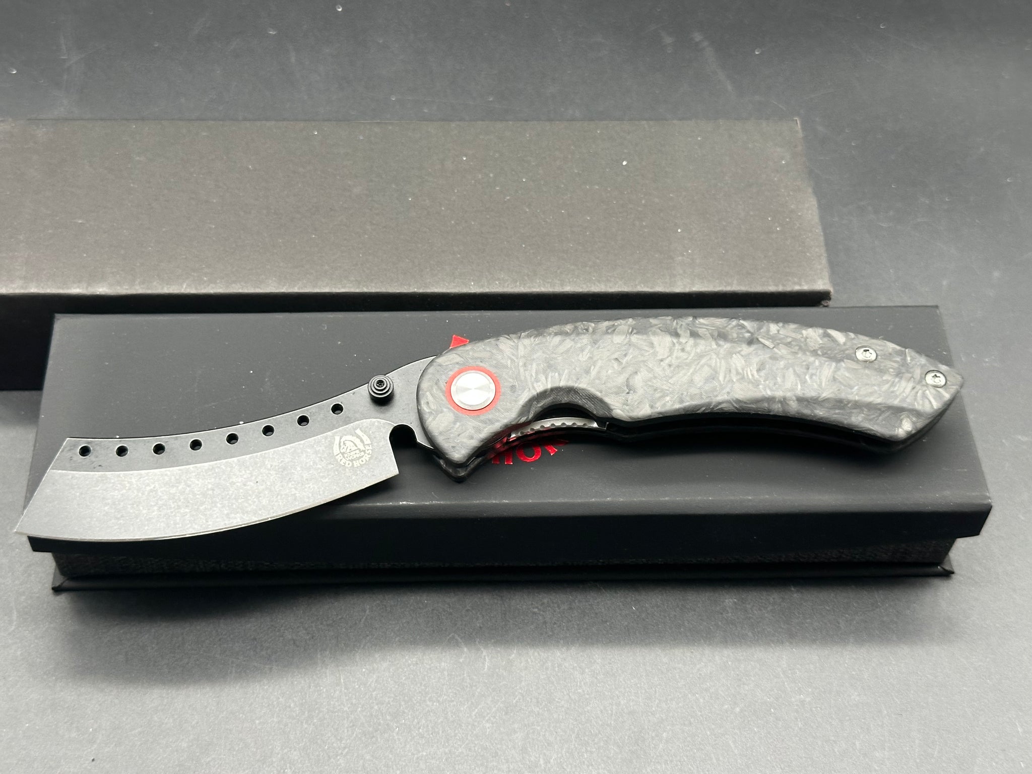 Red Horse Hell Razor P, S35VN PVD coated blade, marble carbon fiber ha