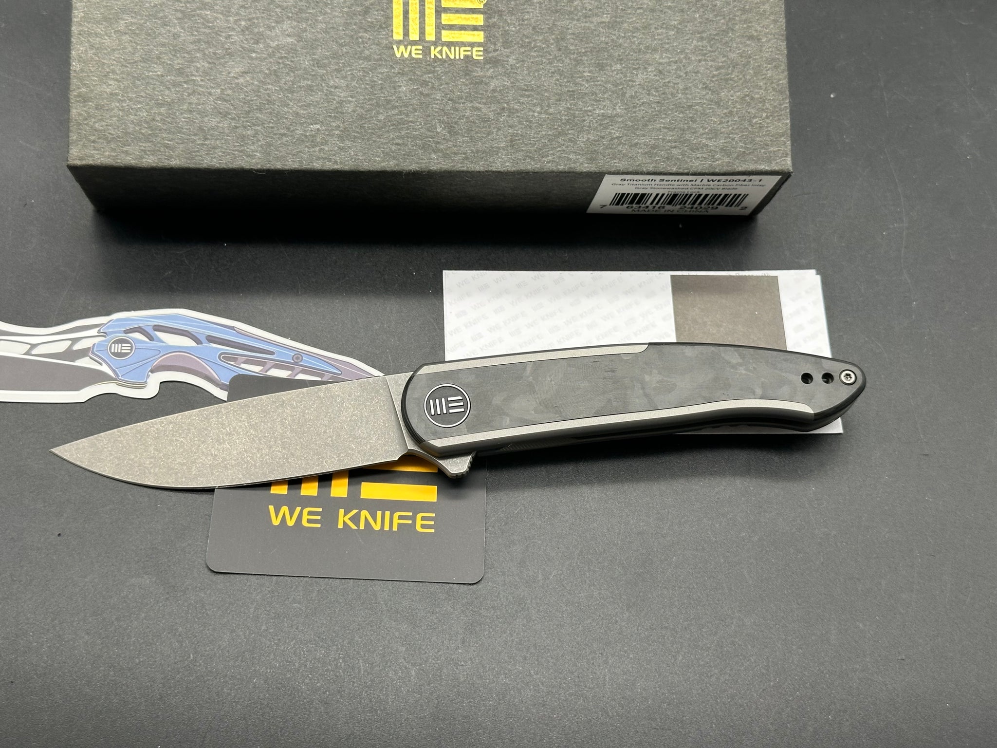 We Knives Smooth Sentinel, 20CV blade, titanium carbon fiber handle