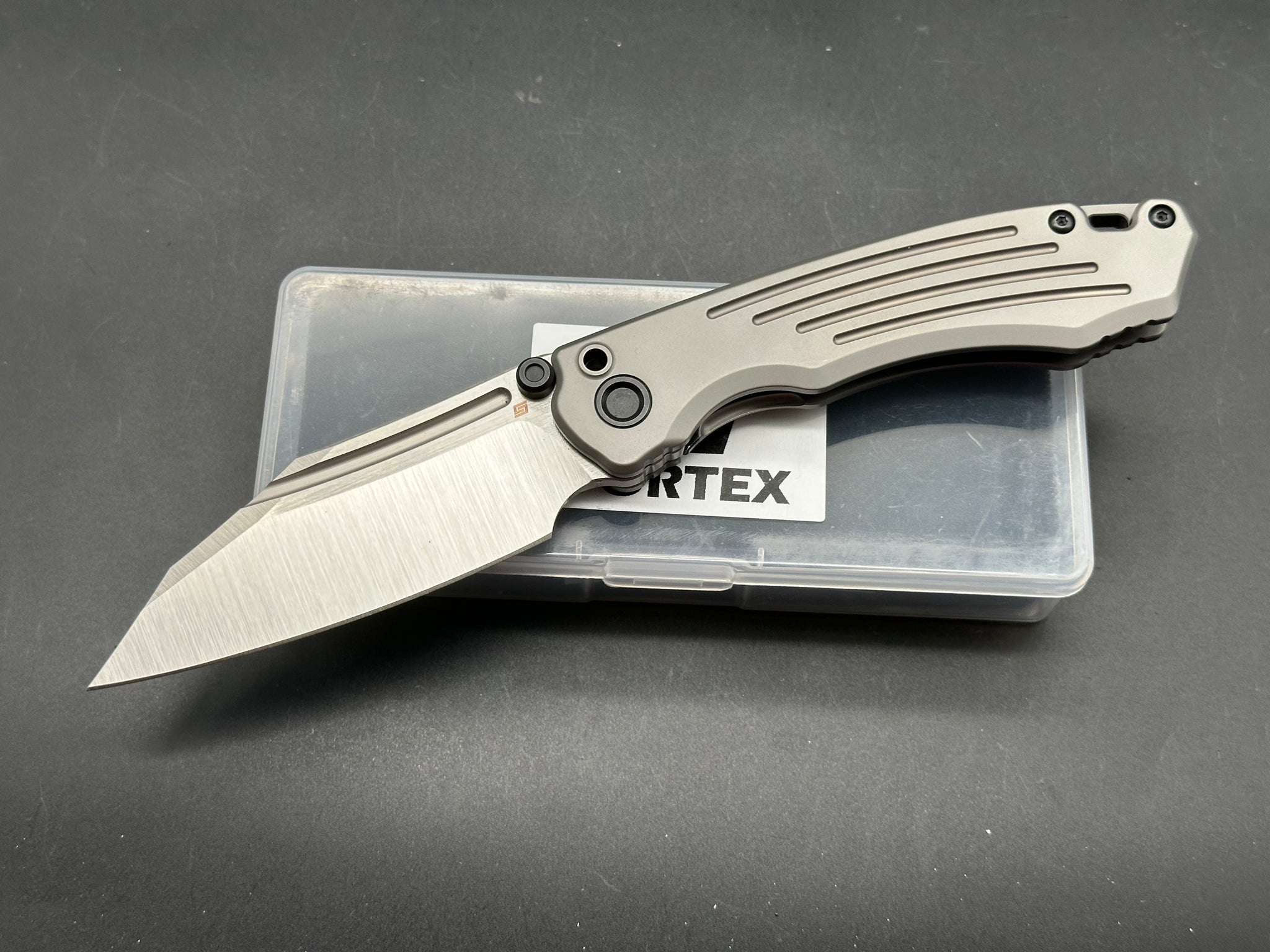 Vortex Model 1 titanium handle w/M390 blade