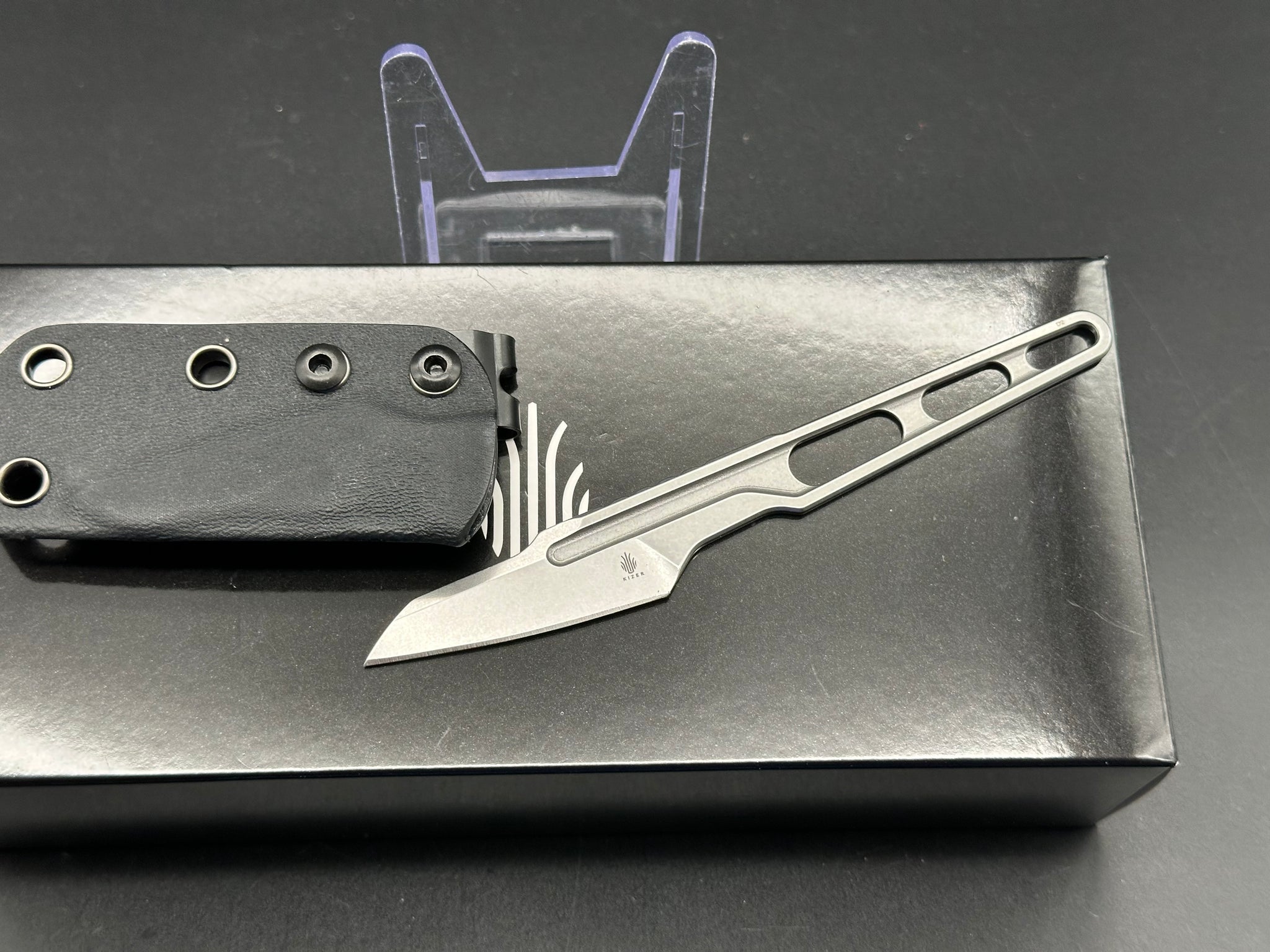 Kizer SCUTTLER Compact D2 Fixed Blade D2 Handle 1058A1 (2.05" Stonewas