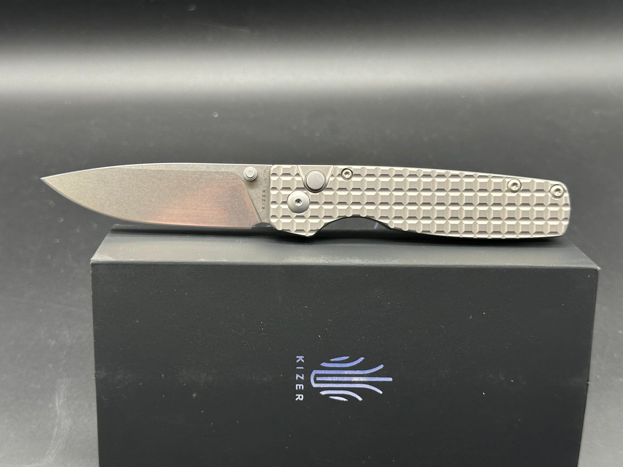 Kizer Original XL, 3.27" S35VN Stonewash Blade with Titanium Frag Hand