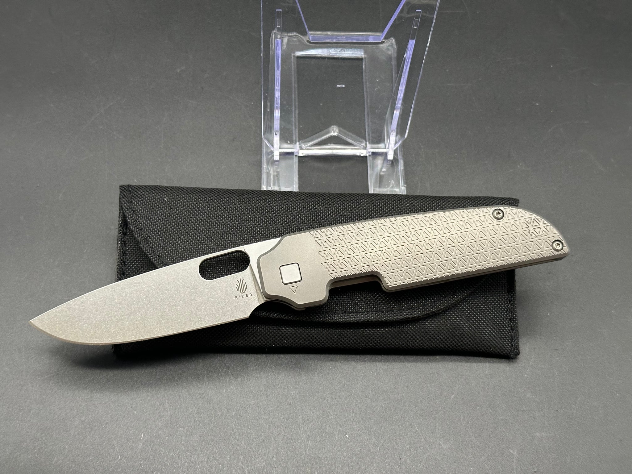 KIZER VARATAS FOLDING KNIFE GRAY TITANIUM HANDLE S35VN DROP POINT PLAI