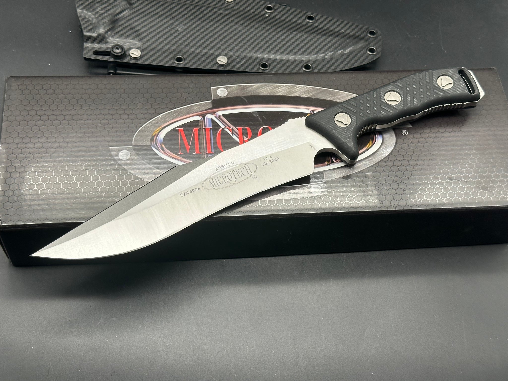 Microtech Arbiter Fixed Blade Knife Black G-10 (8.75" SW)