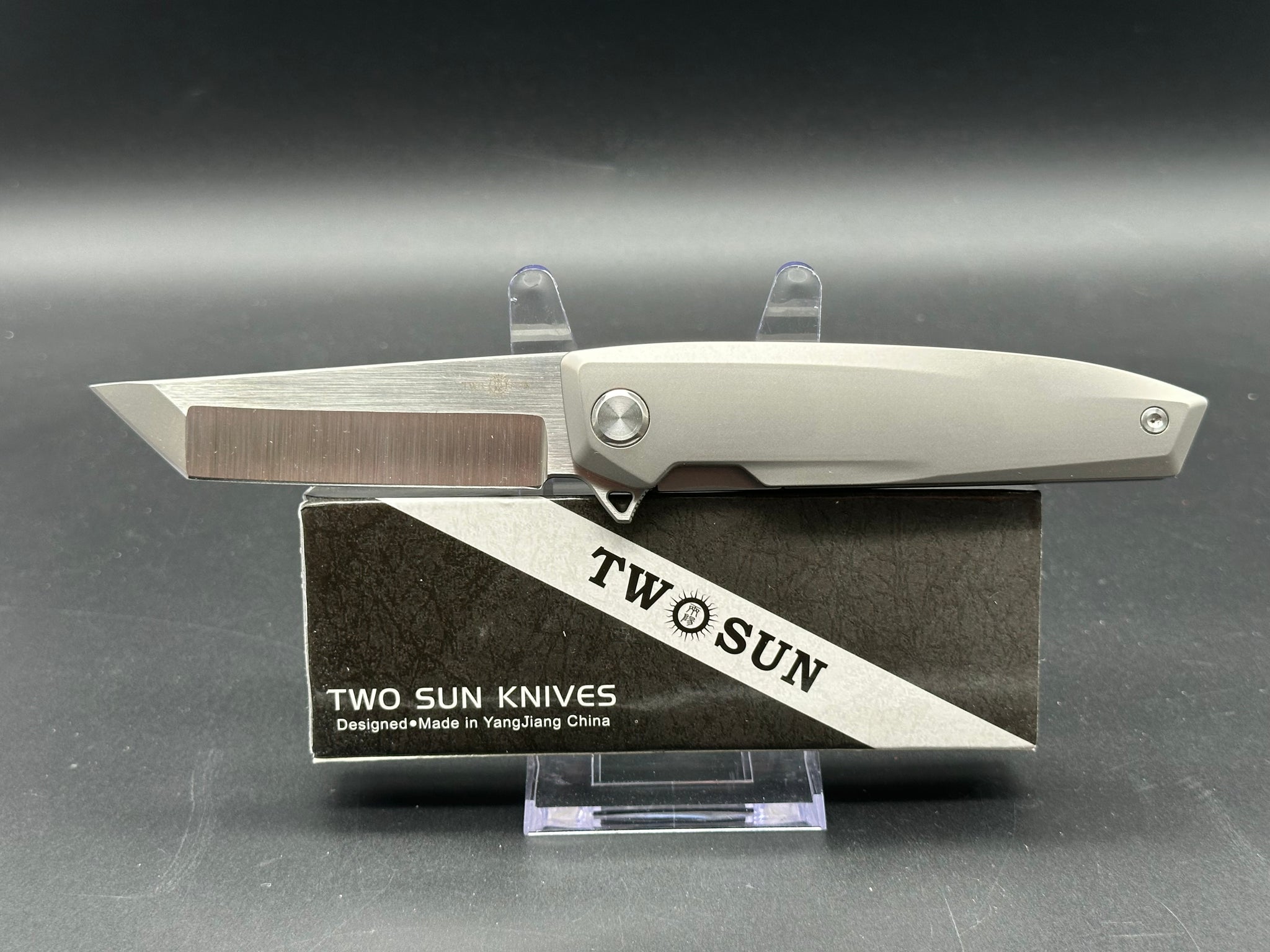 TWOSUN TS295-D2 FOLDING KNIFE GRAY TITANIUM HANDLE FLIPPER D2 PLAIN ED