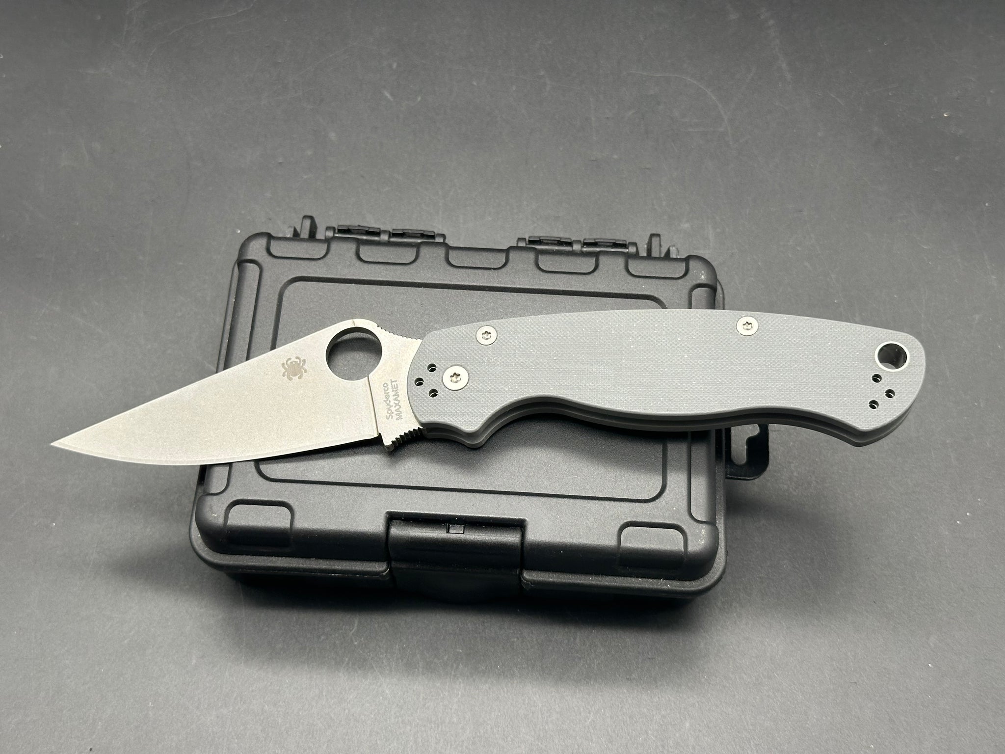 Spyderco Paramilitary 2 Knife Dark Gray G-10 (3.4" Stonewash Maxamet)