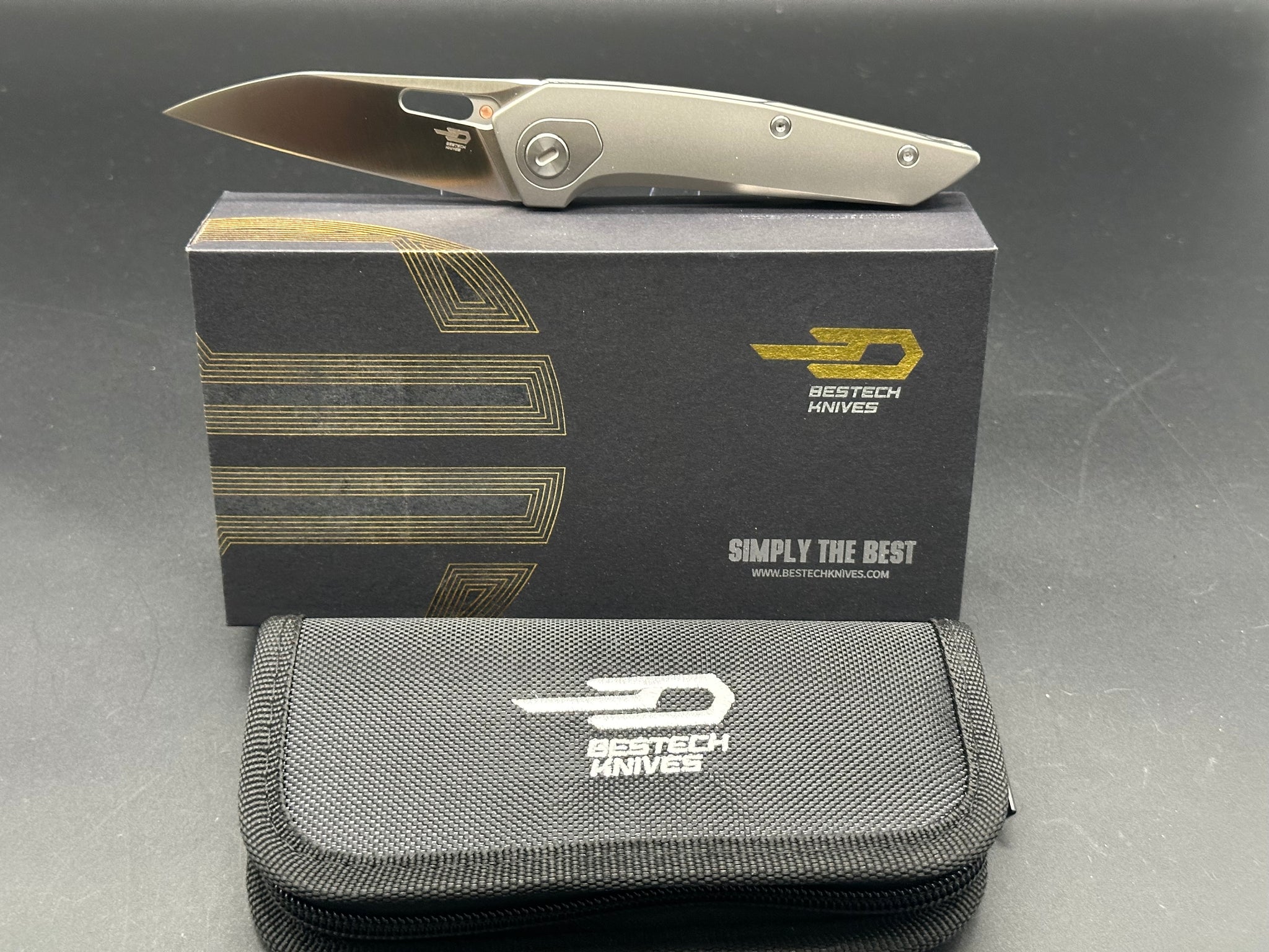 BESTECH VK-VOID FOLDING KNIFE WHITE BEAD BLAST /STONEWASH TITANIUM HAN