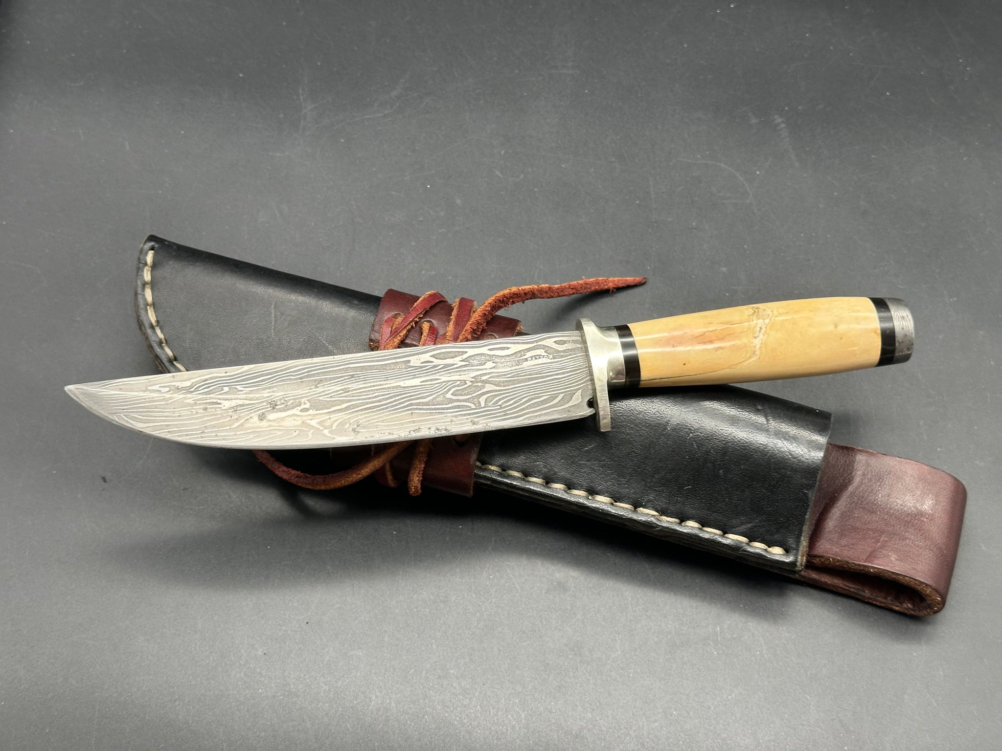 Rob Patton Custom Fighter mammoth ivory grip withDamascus butt cap