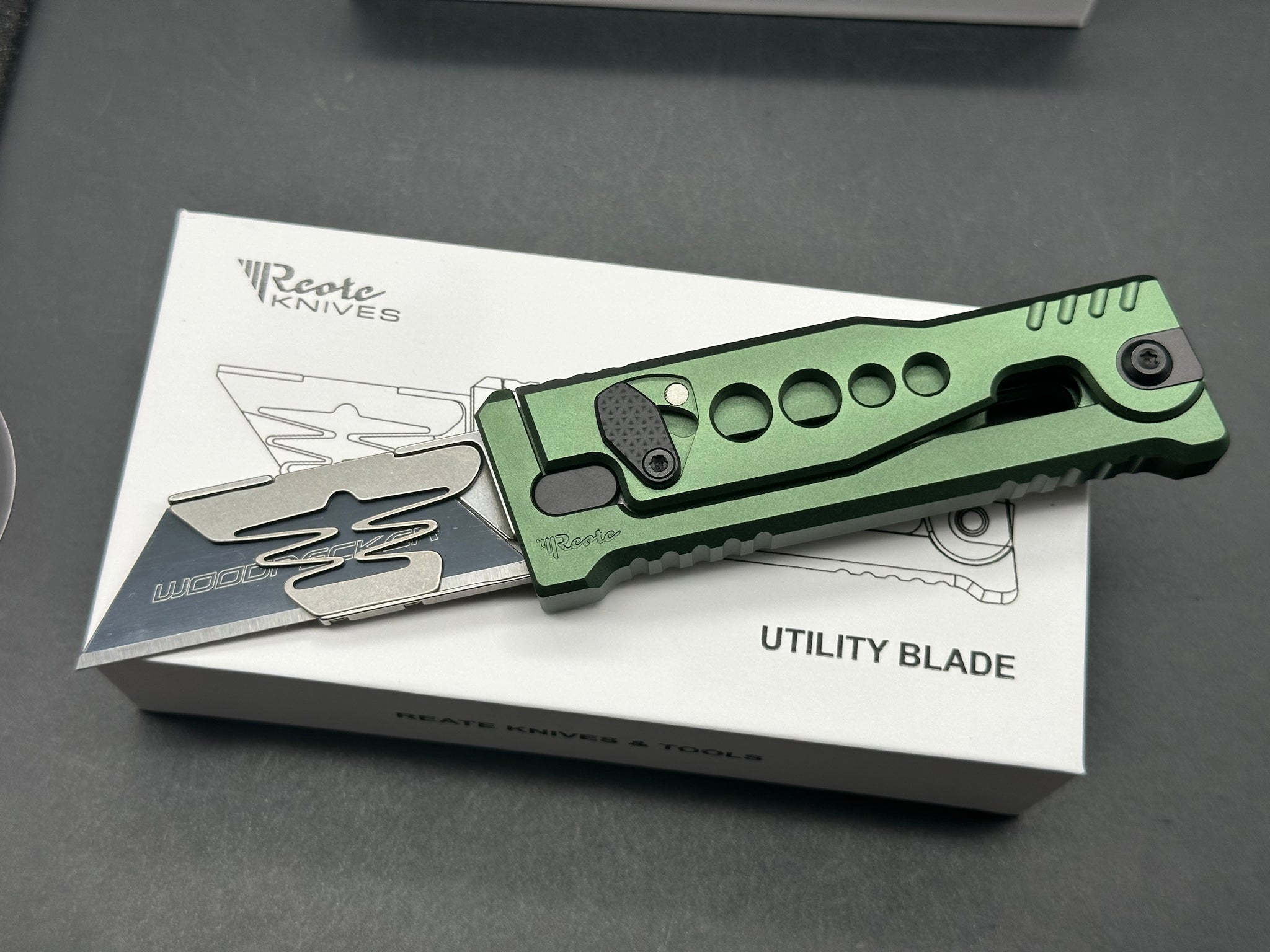 Reate EXO-U, 2.4" Utility Stainless Steel Blade with Green Aluminum Ha