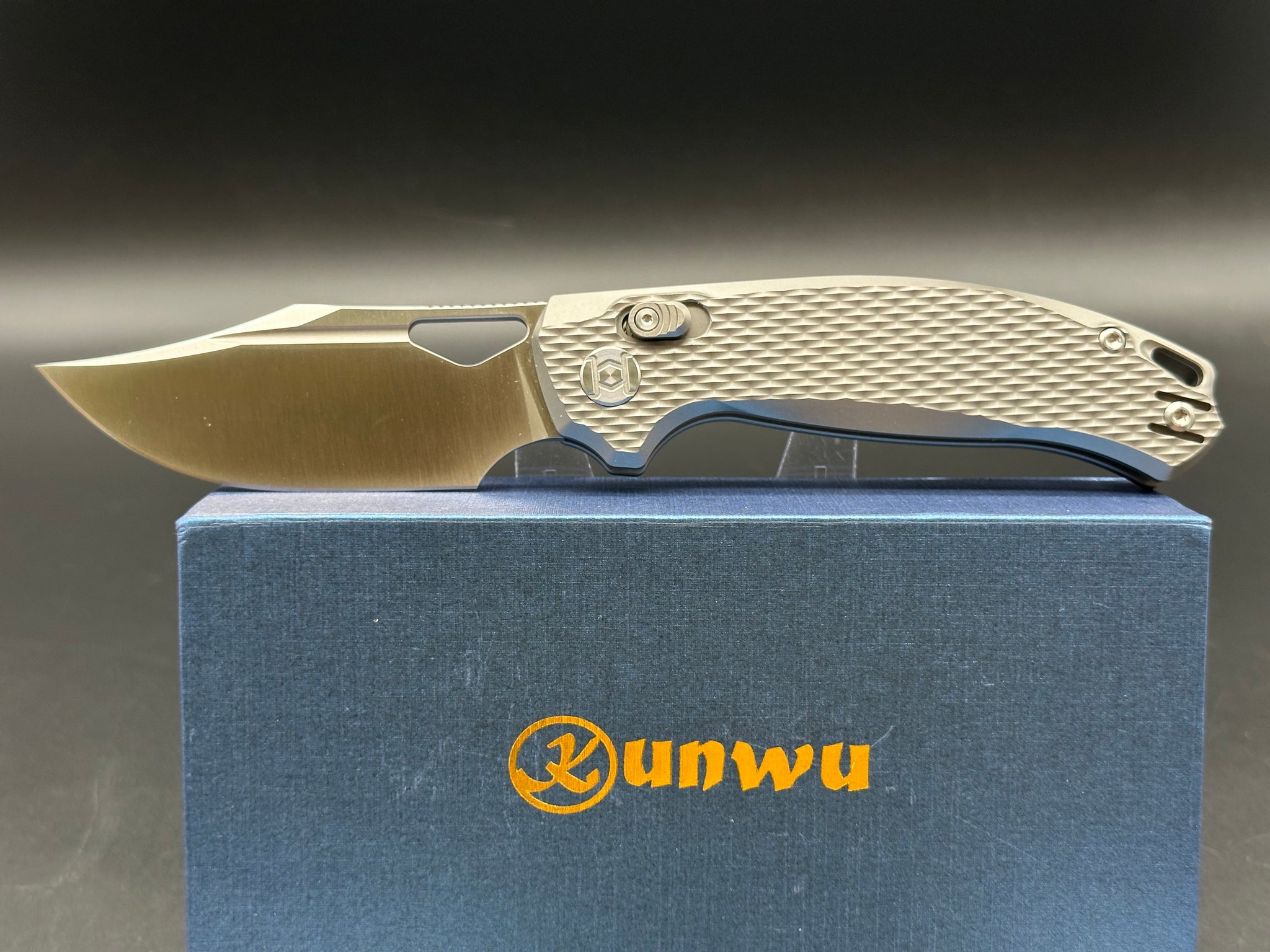 KUNWU DJANGO FOLDING KNIFE BEAD BLAST GRAY DIAMOND TITANIUM HANDLE ELM