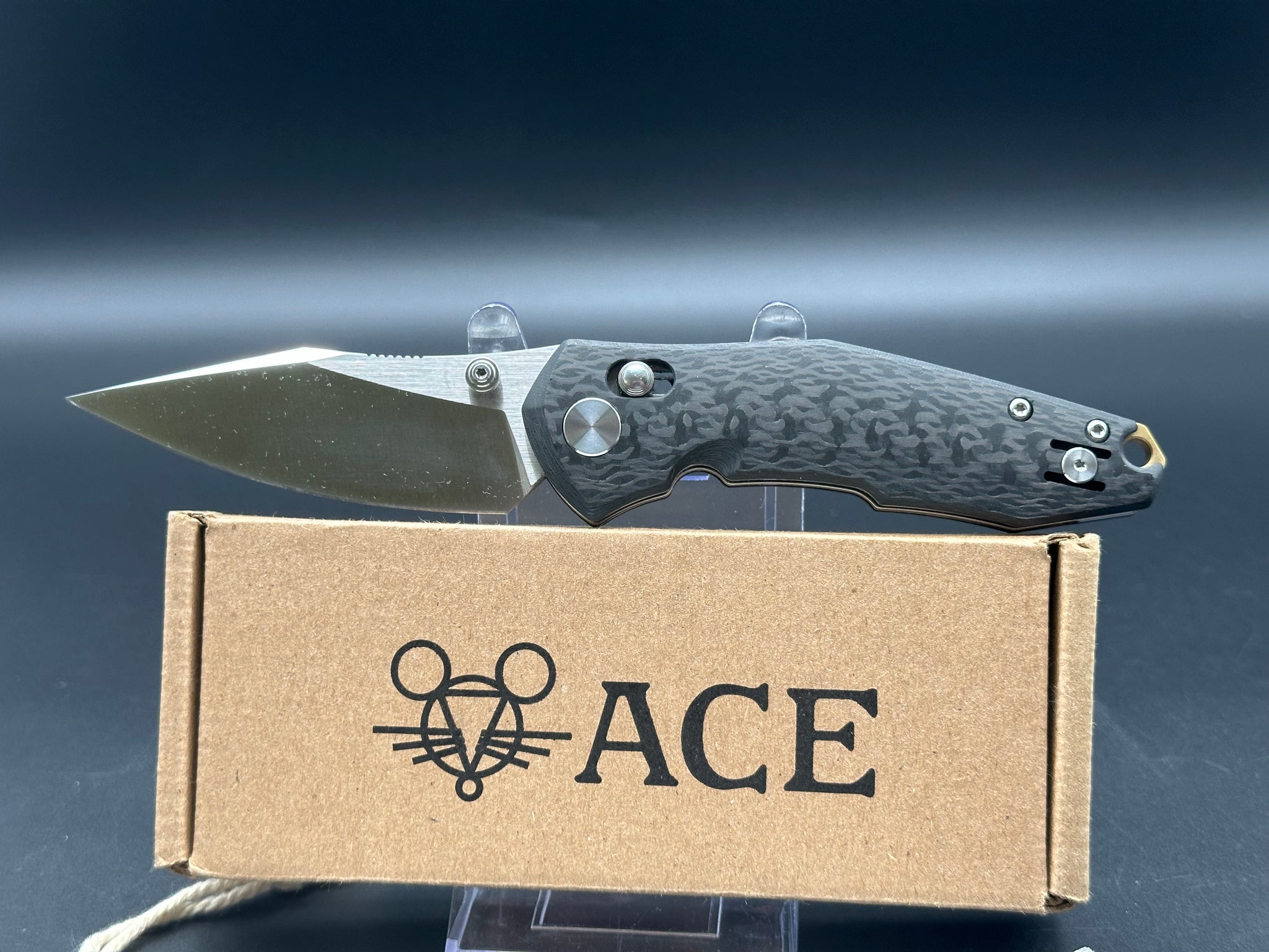 GIANT MOUSE KNIVES ACE NAZCA FOLDING KNIFE CARBON FIBER HANDLE MAGNACU