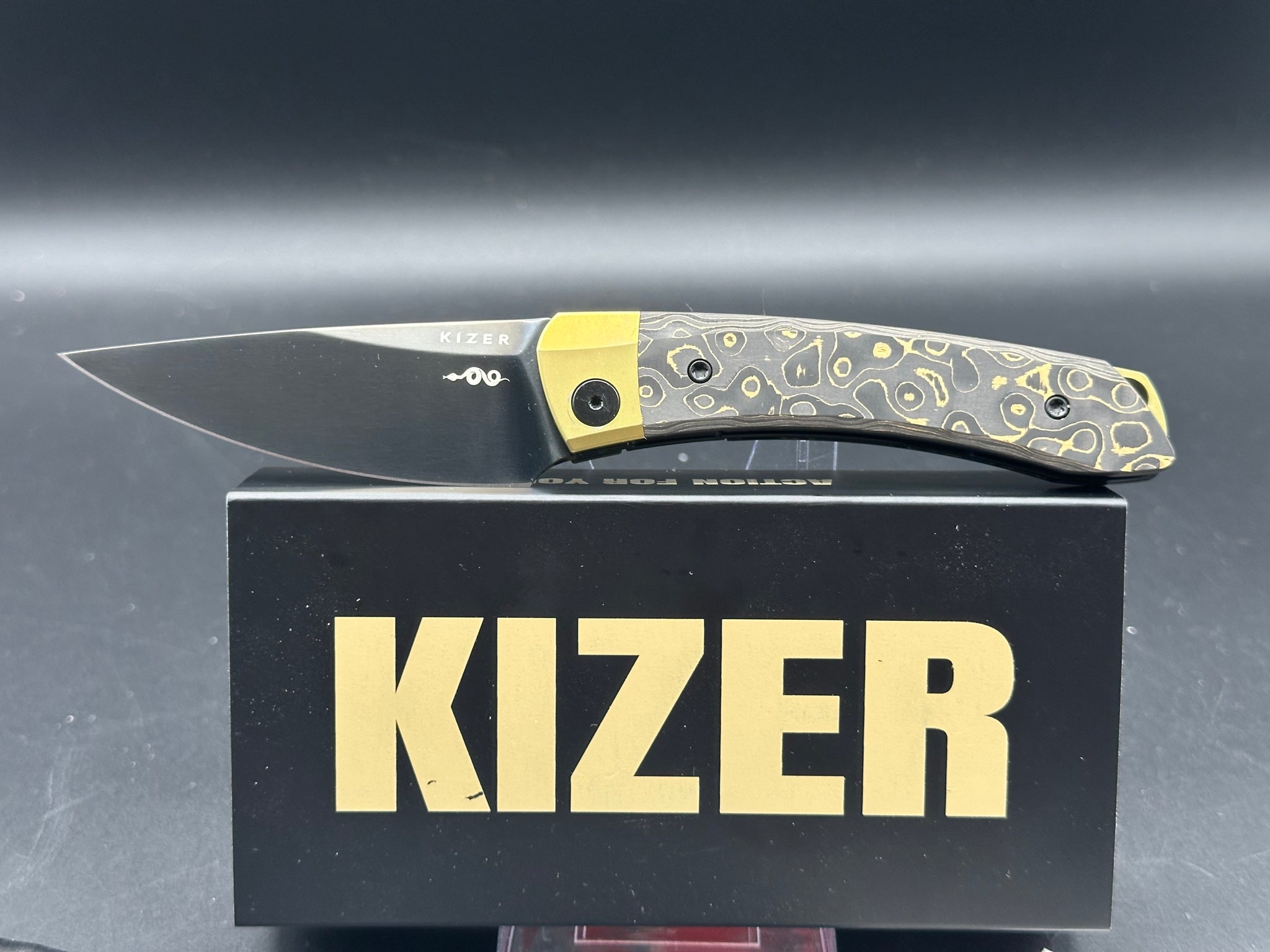 Kizer MINI MOMO | S90V | TITANIUM+FAT CARBON CAMO GOLD